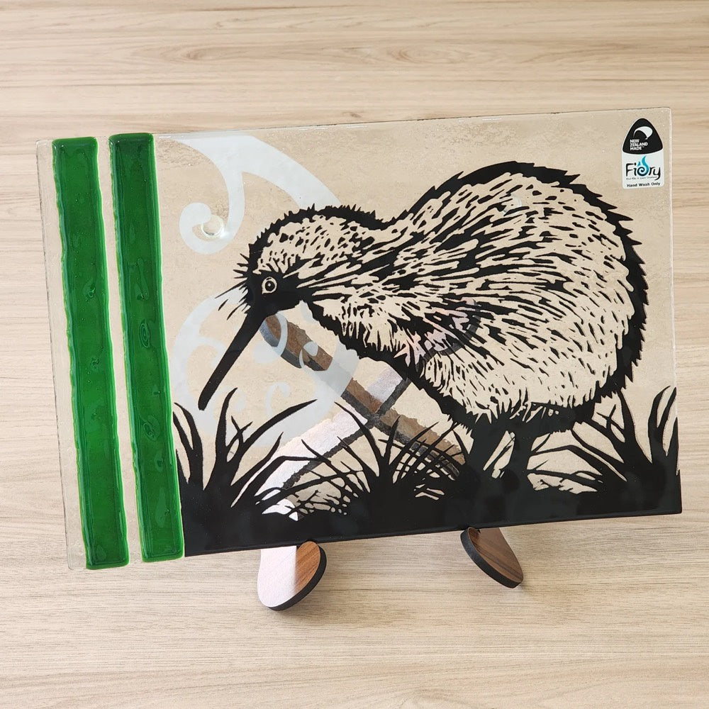 NZ Made Glass Plate - Kiwi and the Ponga Frond – gecko in the village