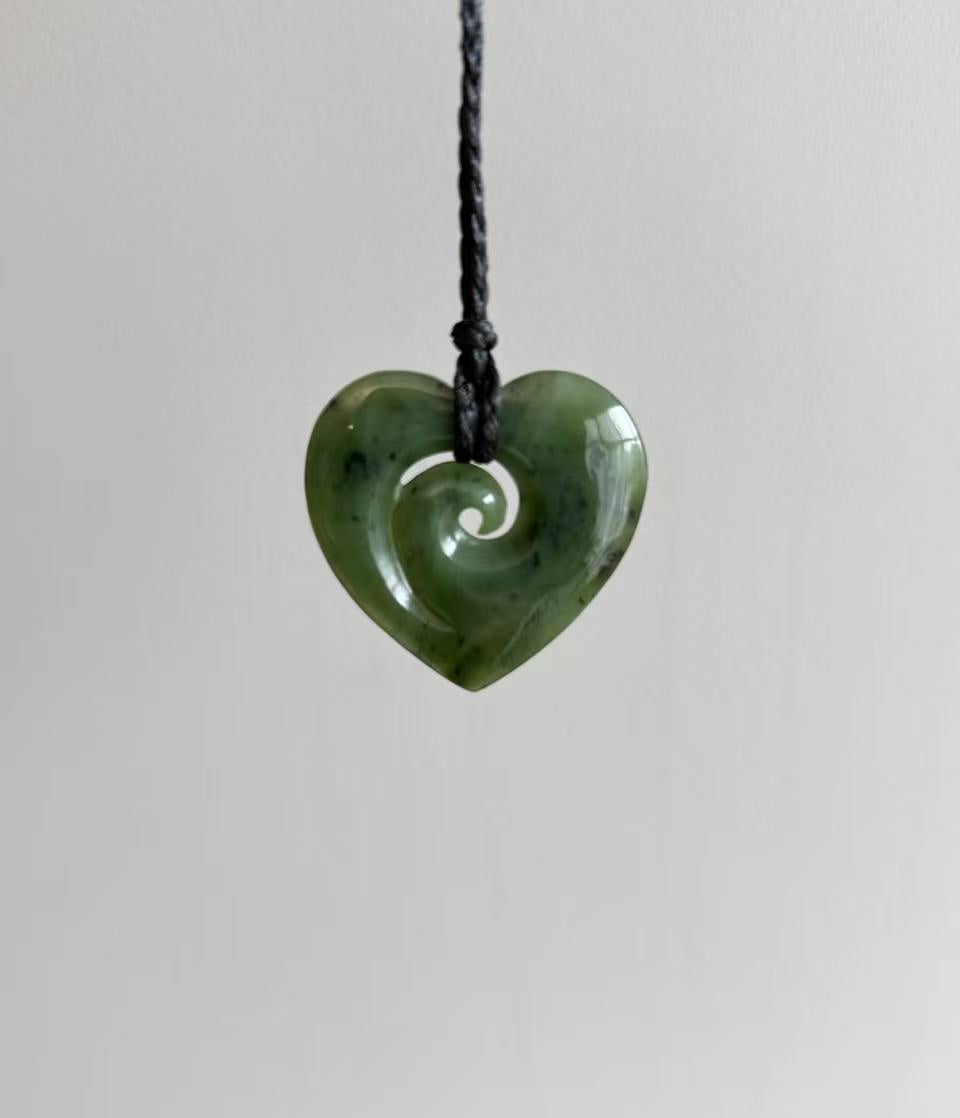 NZ Greenstone / Pounamu Pendant Heart with Koru 40mm – gecko in the village