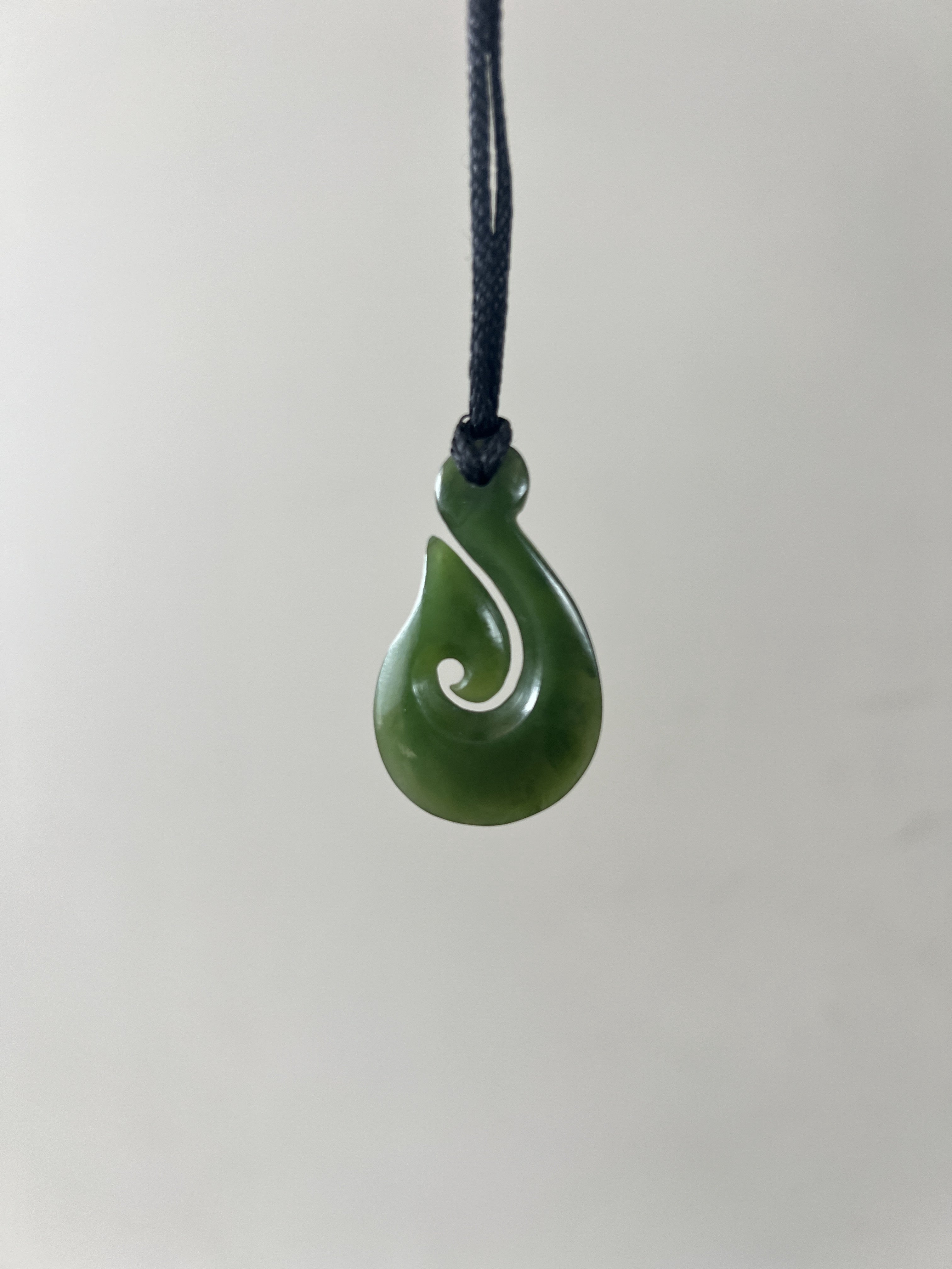 Greenstone / Pounamu Pendant Fish Hook Koru 45mm – gecko in the village