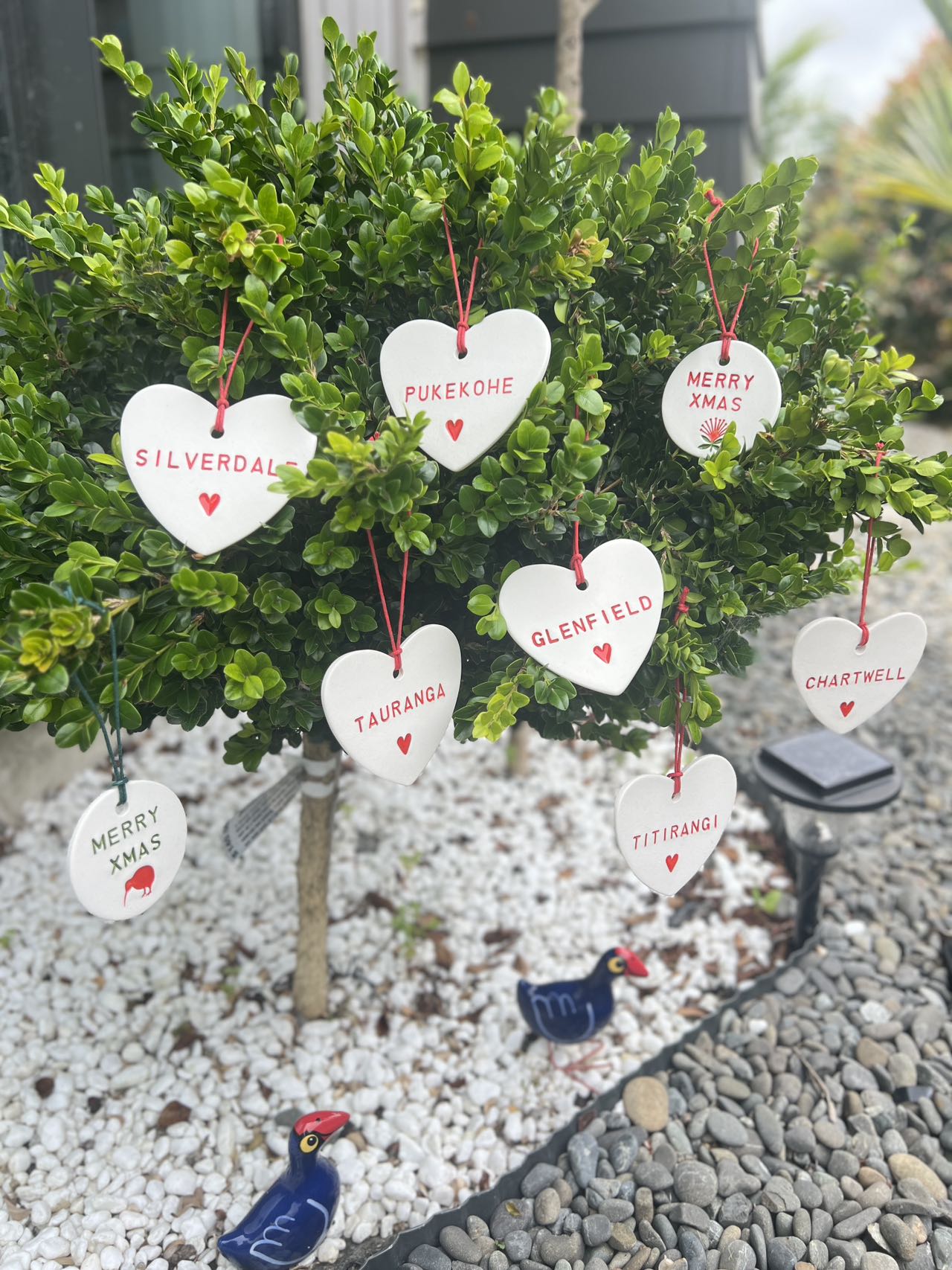 NZ Made Ceramic Heart – gecko in the village