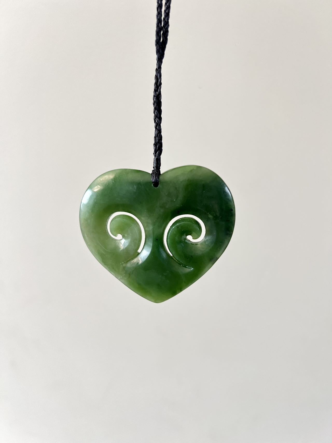 NZ Greenstone / Pounamu Heart Double Koru Pendant – gecko in the village