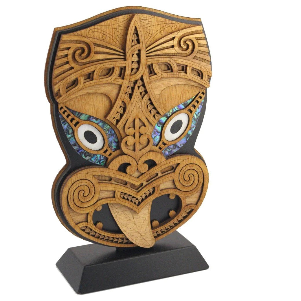 Large Standing Wheku Art – gecko in the village