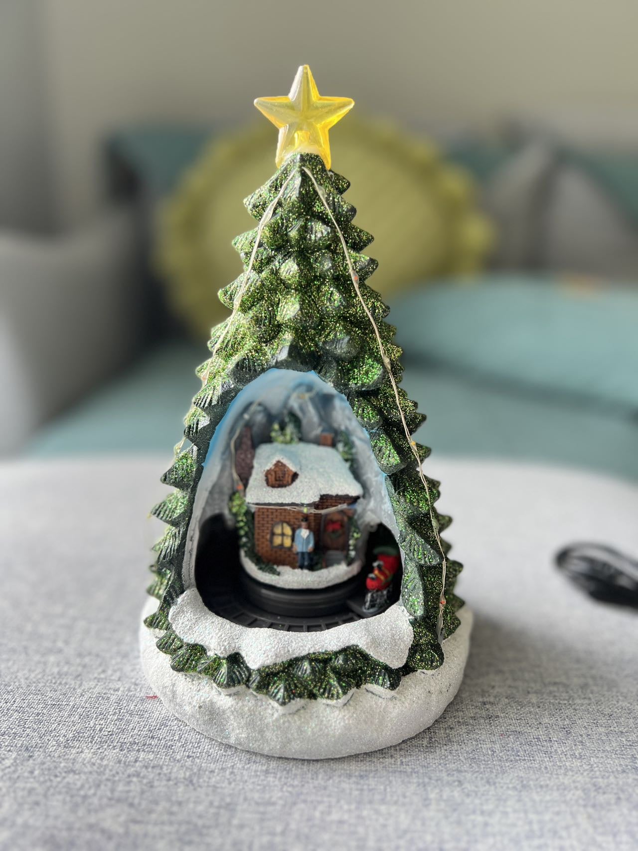 Light-up Christmas Tree With Rotating Train – gecko in the village